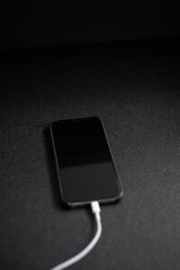 Can You Tell If an iPhone Is Charging When Off? - thinglabs